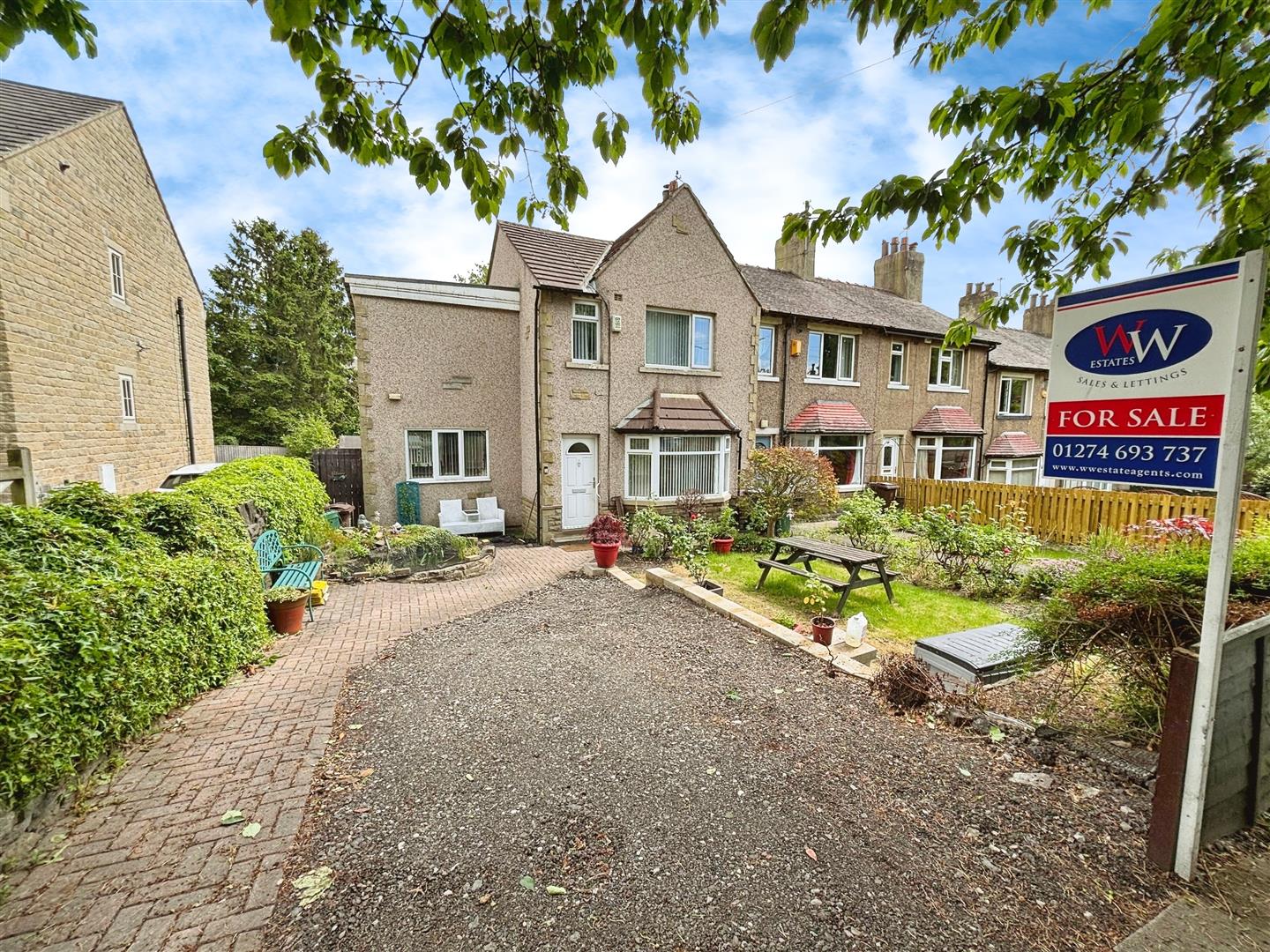 4 Bed, 2 Bath Property For Sale in Cleckheaton Road, Low Moor, BD12 0HL